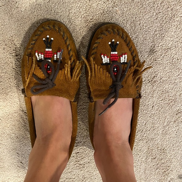 Minnetonka | Shoes | Womens Minnetonka Thunderbird Moccasin Worn | Poshmark